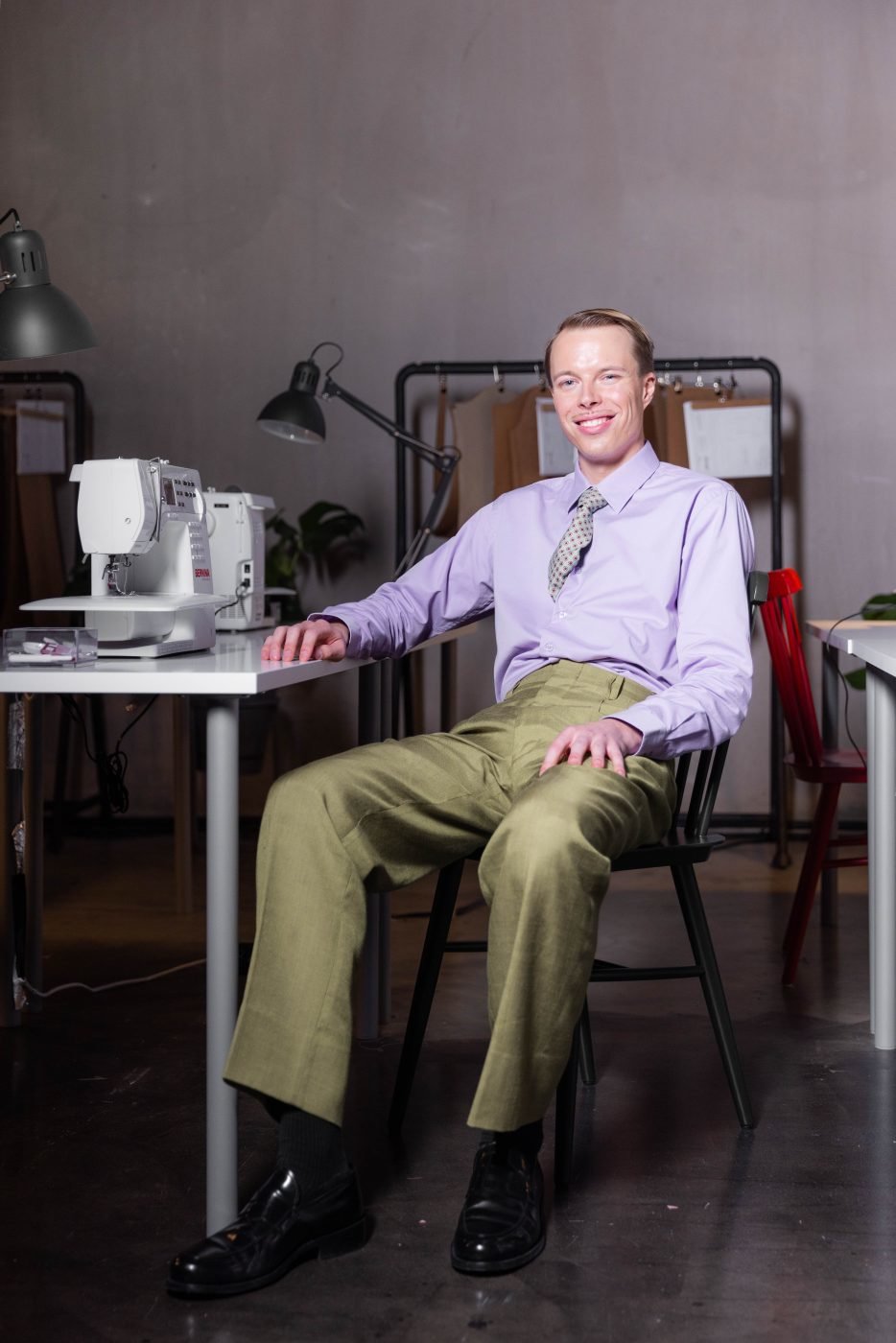 Muodin huipulle -ohjelman Miro suunnittelee Amsterdamissa vaatteita ...